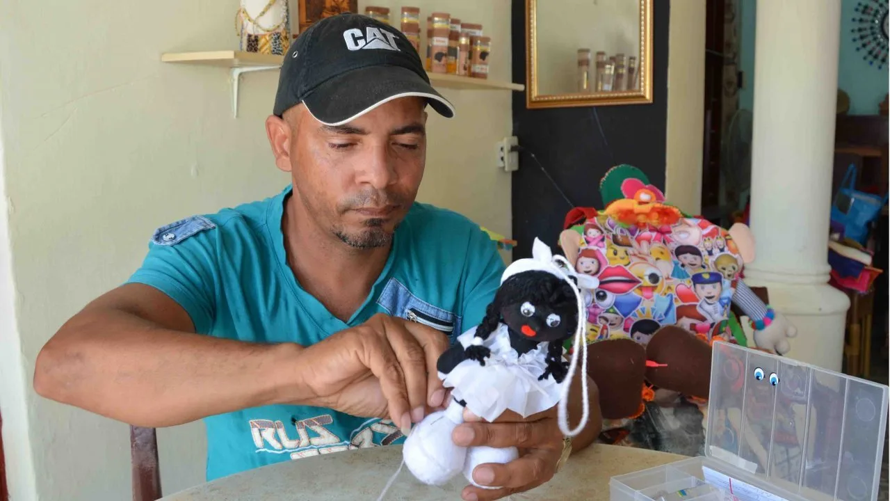 Carsueños Community Project: Handmade Fabric Doll Creations — Camagüey ...